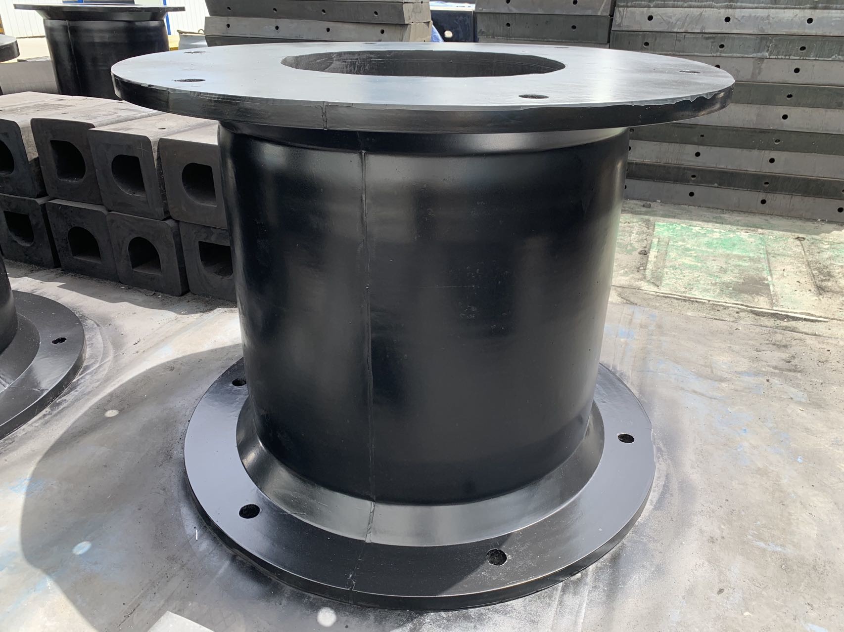 ISO Standard Bolted Black Floating Cell Fenders For Ships Impact Protection